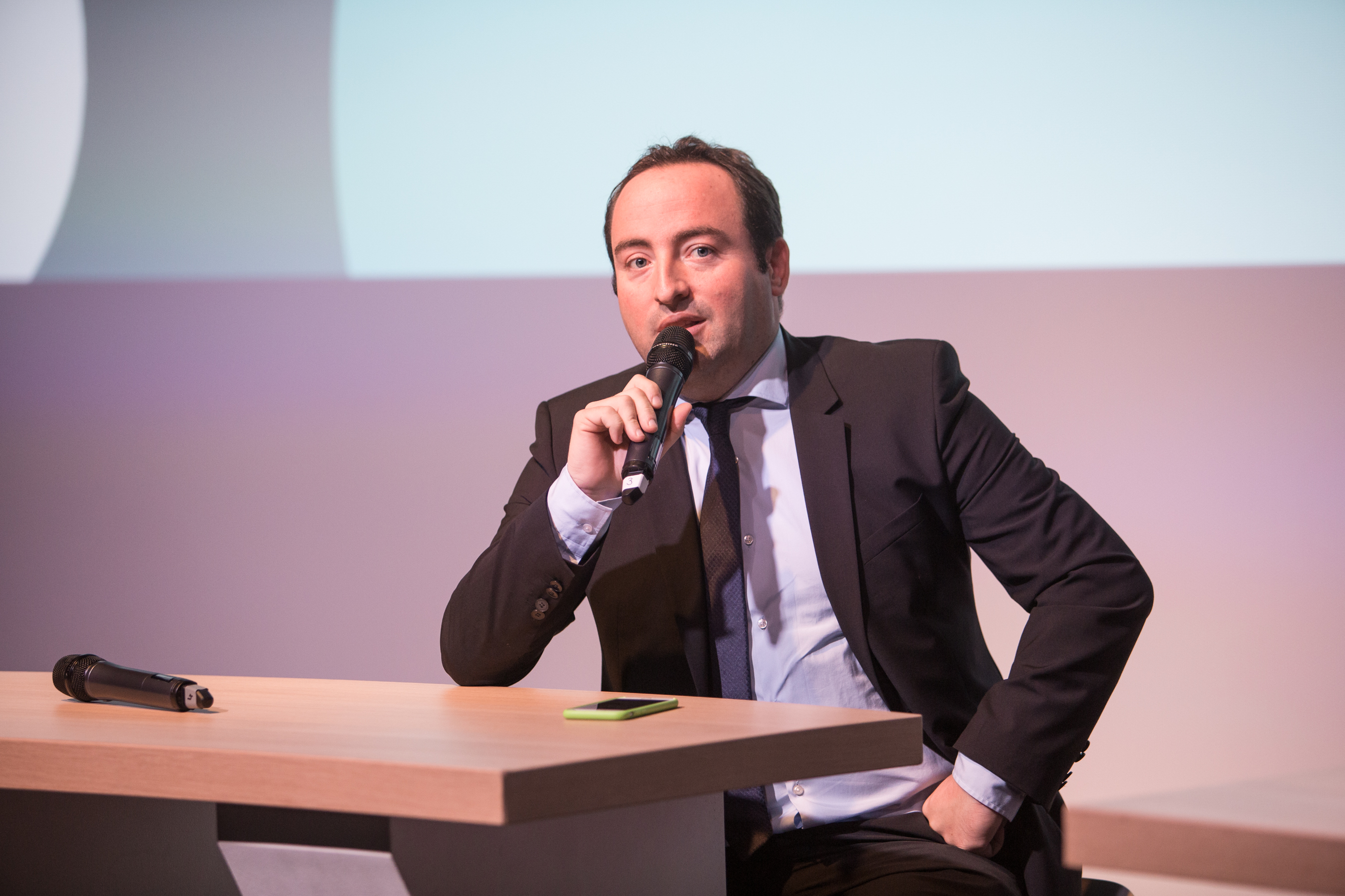 [INSIDERS] Des baby-foot connectés dans les gares... - FrenchWeb.fr