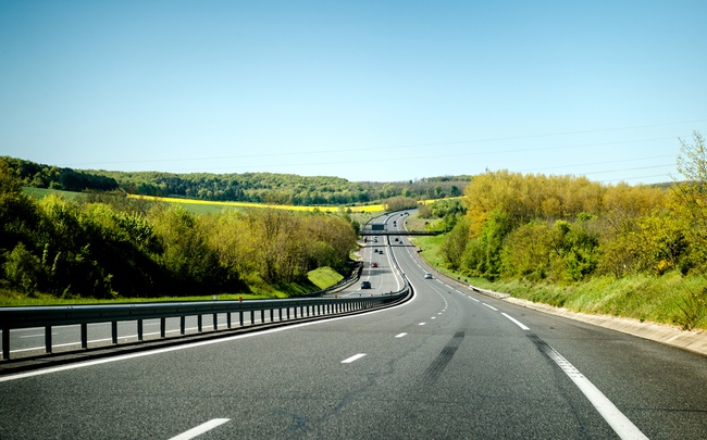 Sécurité routière: 500 km de "routes connectées" déployées dans l'Ouest ...